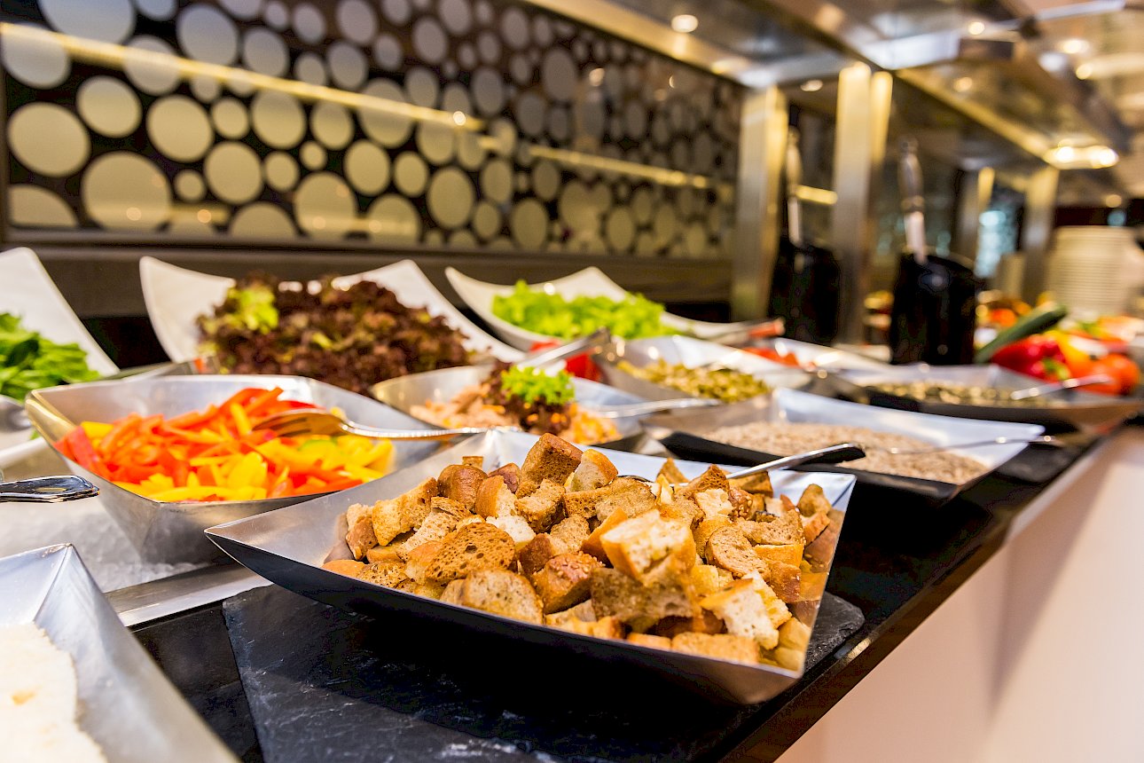 Lunch + Dinner Buffet | Hotel FREIZEIT IN